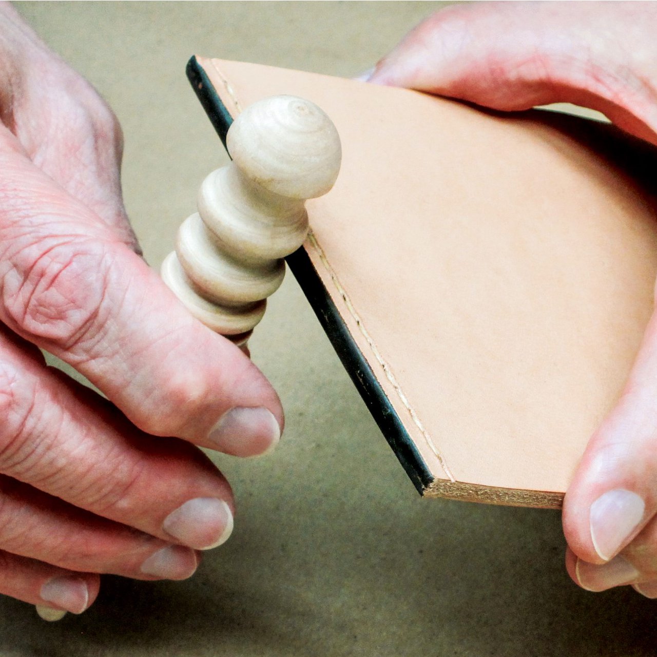 Wooden Spindle Slicker | The Leather Guy